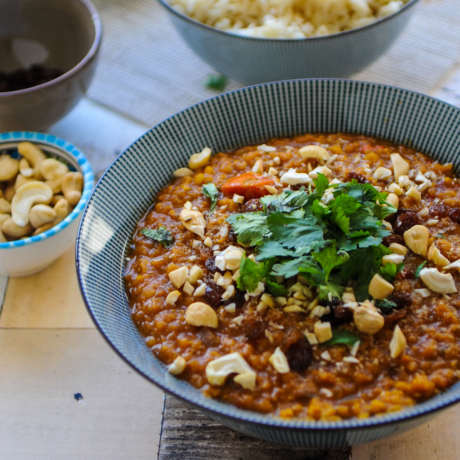 Veganistische Rode Linzen Dahl met Kokos en Cashewnoten - Veganrevolutie.nl